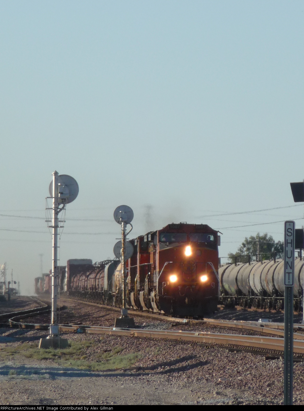 BNSF 1087 East On Approach